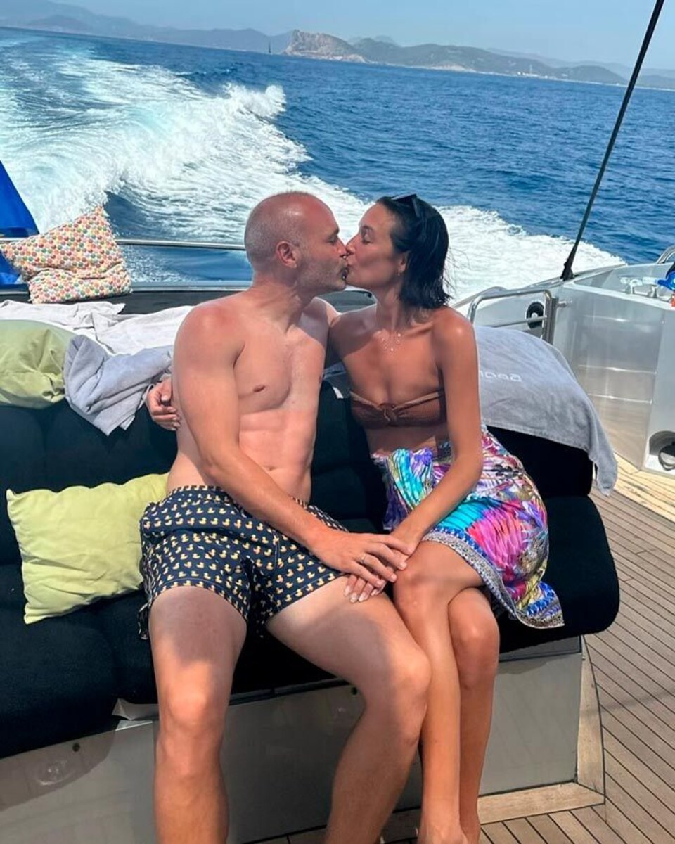 Así es Anna Ortiz, la mujer de Andrés Iniesta: diseñadora de interiores, escritora y madre de ...