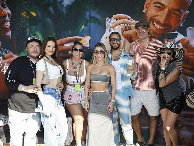 Maluma , rendido a su novia en un festival en Miami