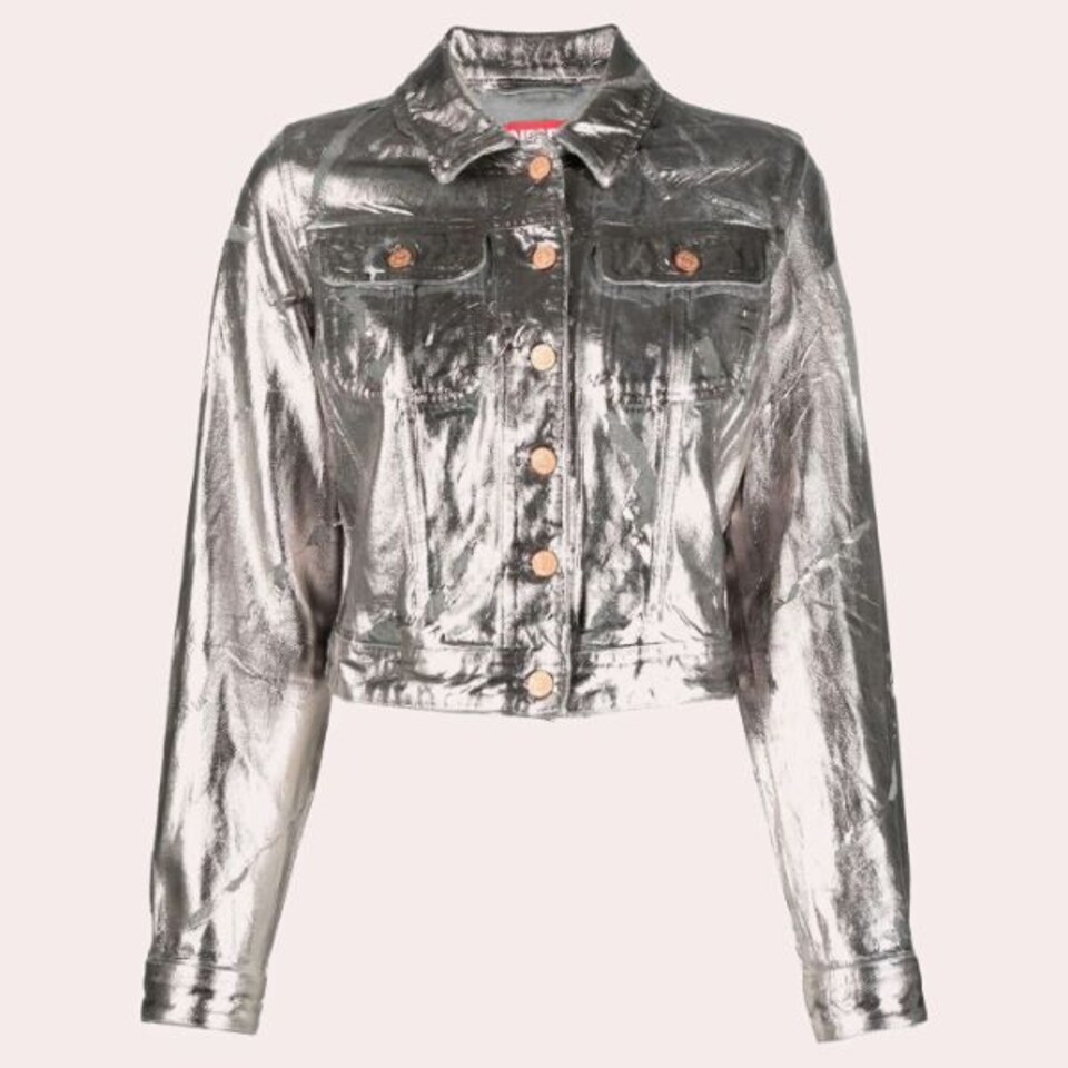 Ropa y complementos metalizados: la tendencia viral esta temporada
