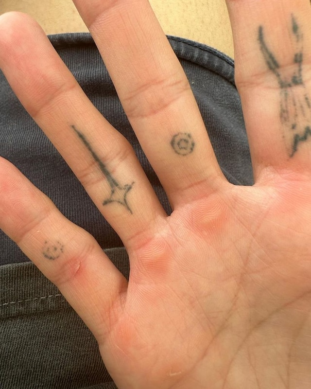 Los 6 tatuajes de Rosalía y el significado de cada uno de ellos