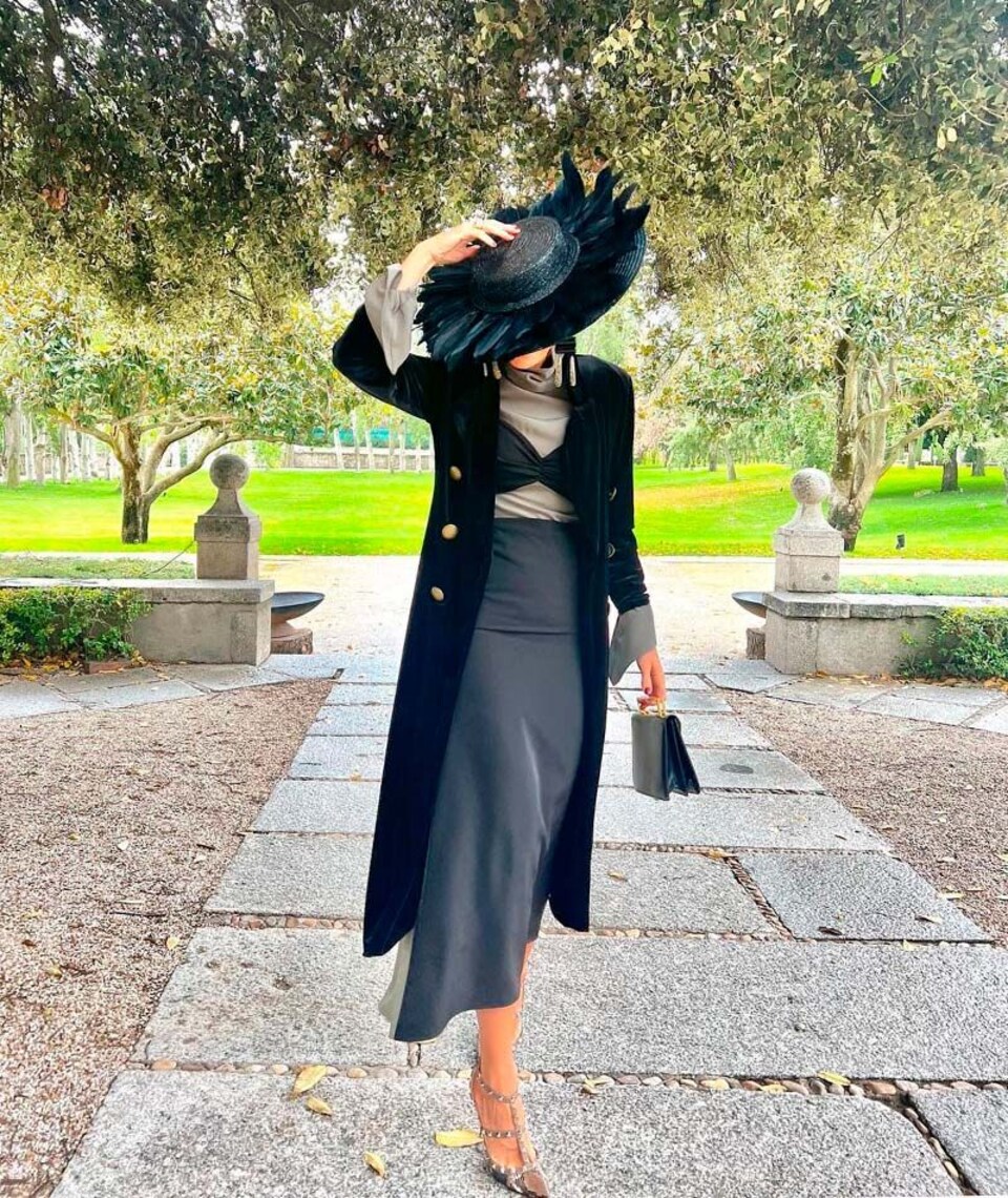 Abrigos de invitada para boda en invierno: 8 ideas para un look sofisticado