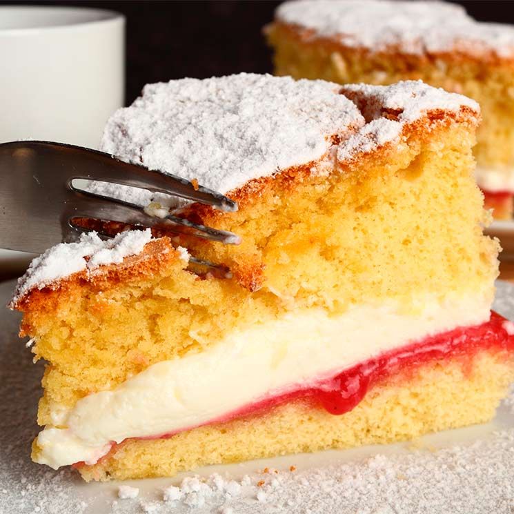 Postres con bizcocho superfáciles: aprovecha restos... ¡y triunfa!