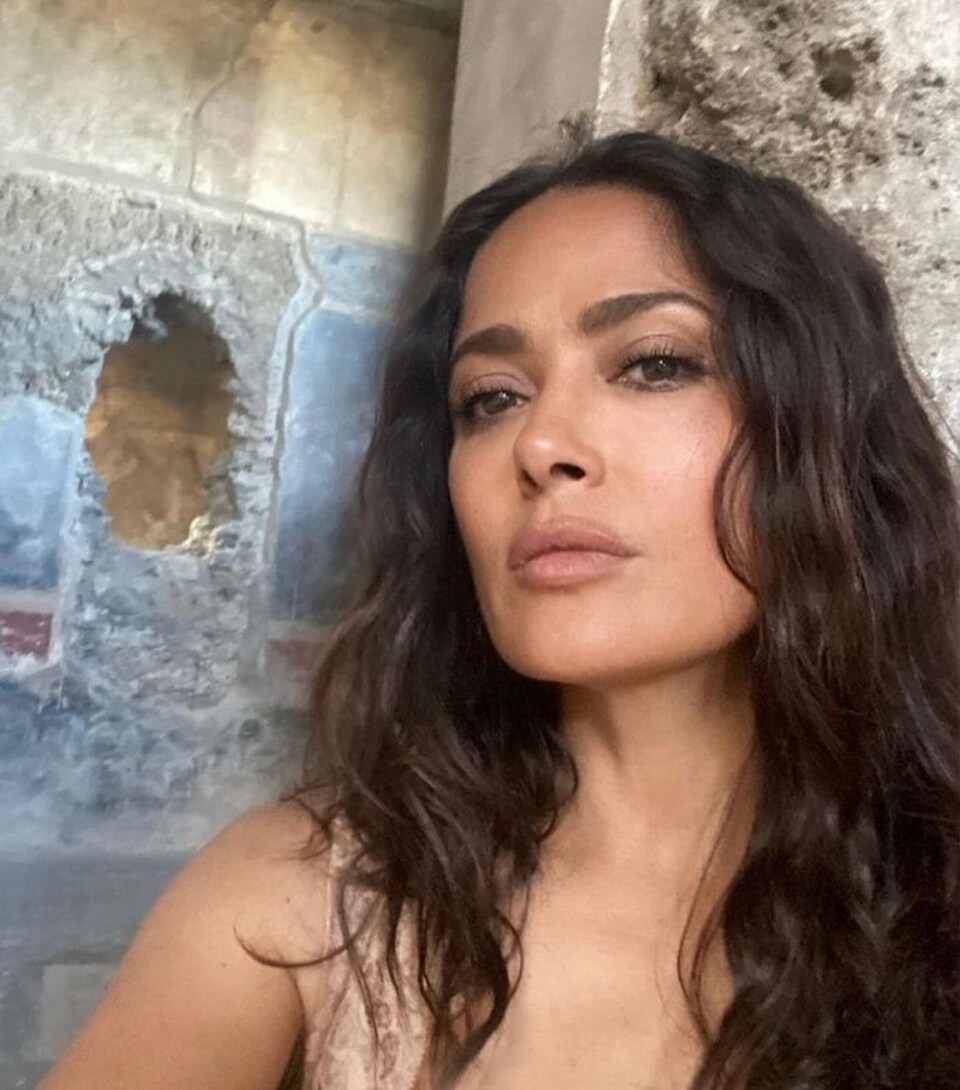 Las increíbles imágenes de la visita de Salma Hayek a Pompeya | ¡HOLA!