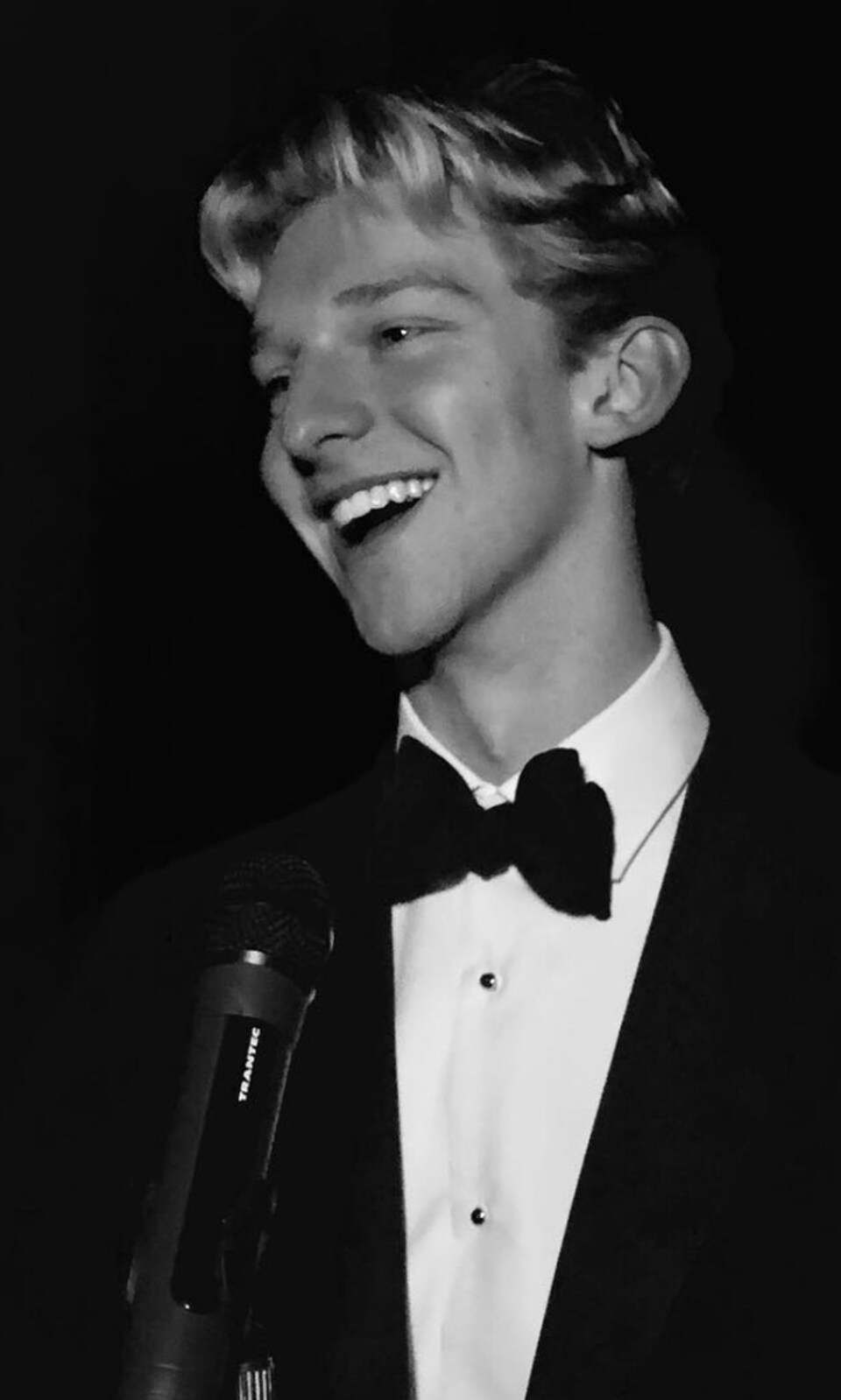 Louis Cunningham, un príncipe que desciende del Rey Sol y es actor