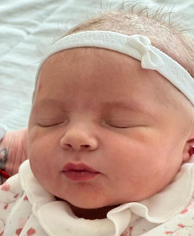 Fernando Sanz e Ingrid Asensio posan por primera vez junto a su nieta ...