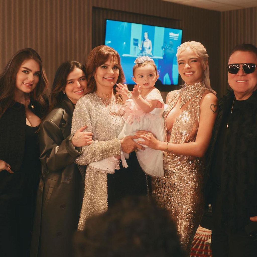La sobrina de Karol G y su momentazo en brazos de Katy Perry | ¡HOLA!