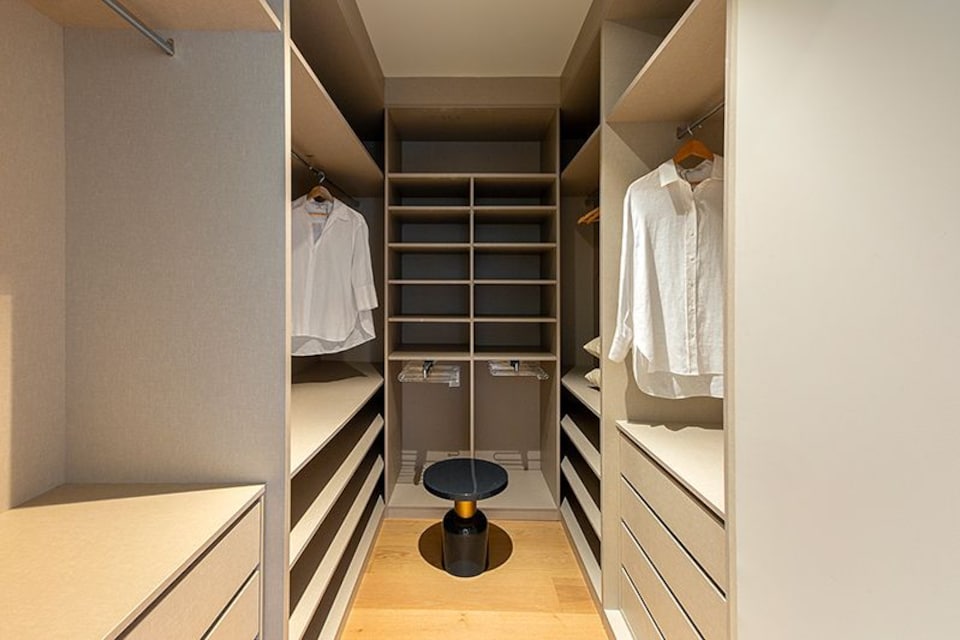 11 ejemplos geniales de vestidores para aprovechar bien el espacio