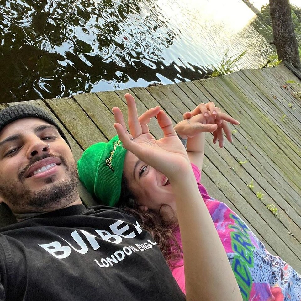 Rauw Alejandro es todo romance en su declaración de amor para Rosalía | ¡HOLA!