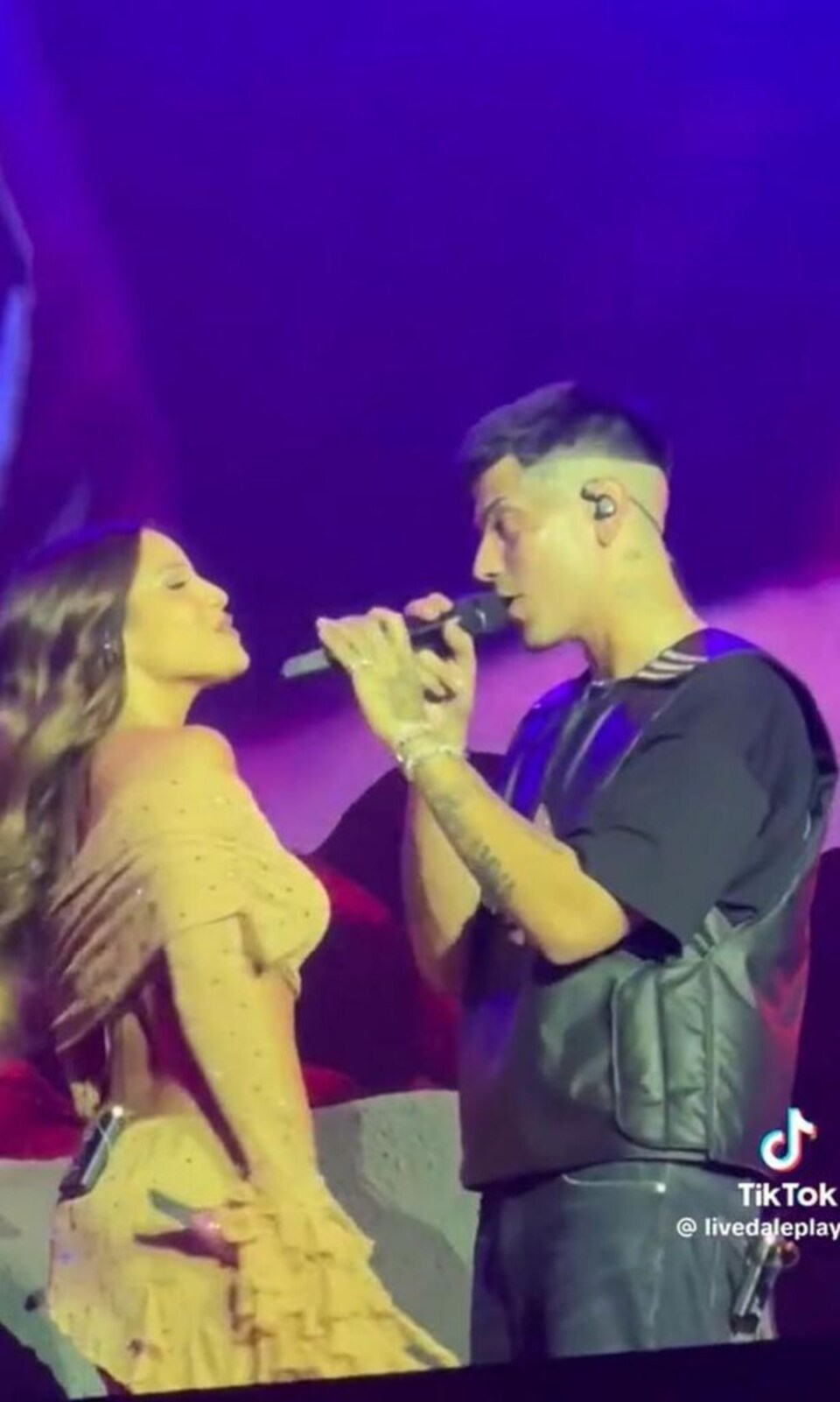 Duki hace historia: entramos en el concierto del artista argentino en ...