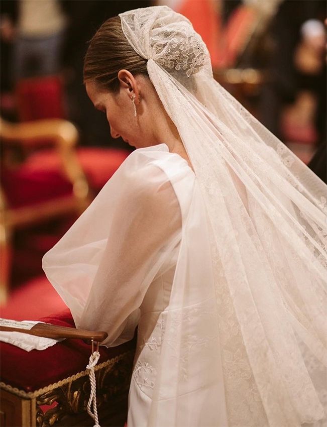 Las novias virales llevan la mantilla con mucho estilo