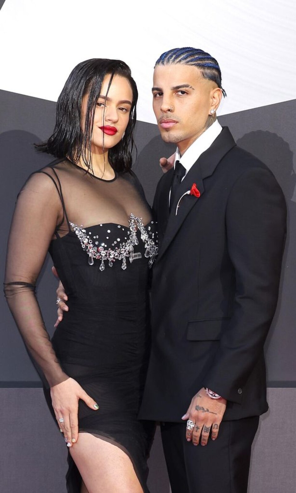 Rosalía modifica su anillo de compromiso | ¡HOLA!