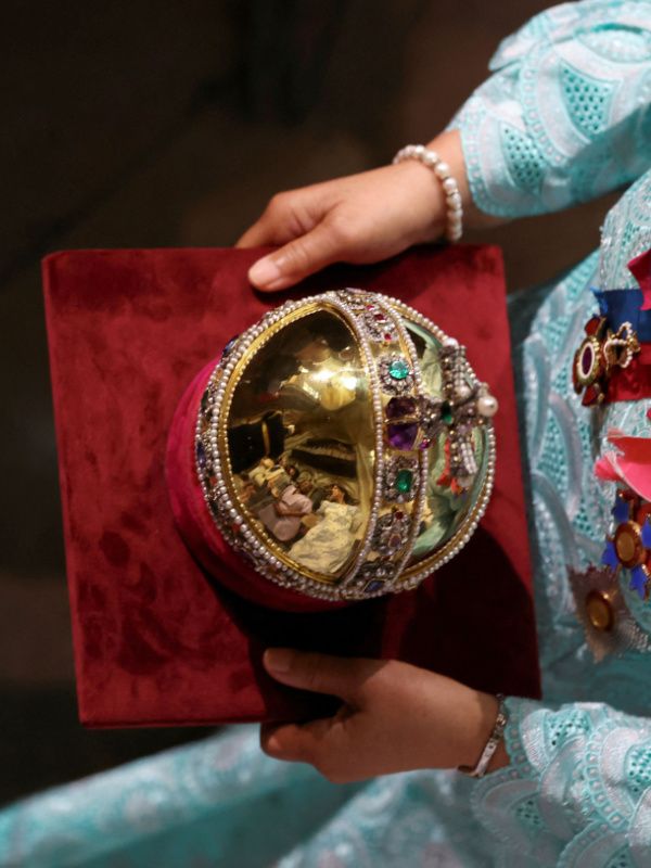 Coronas, espadas, anillos... todos los objetos y símbolos que se han ...