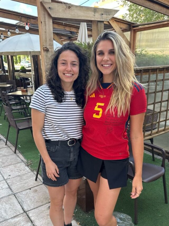 La futbolista Ivana Andrés e Ivana Icardi se encuentran tras la ...