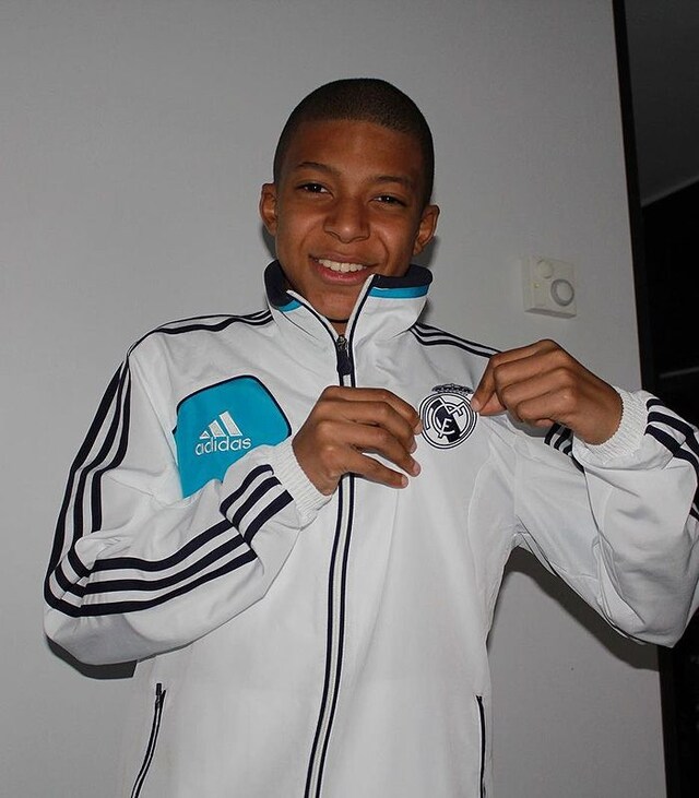 Kylian Mbappé abre el álbum de su infancia para celebrar su fichaje por ...