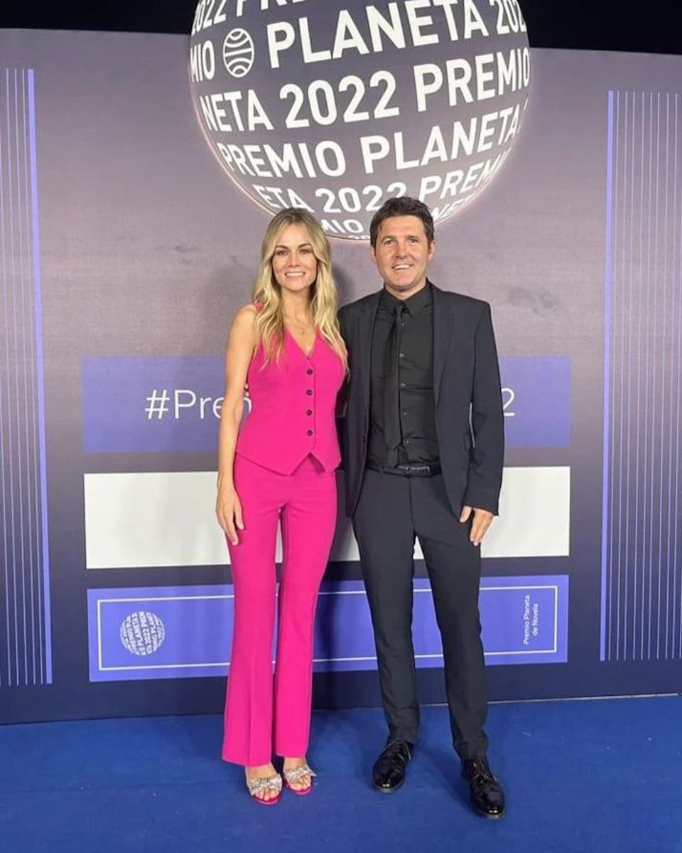 Jesús Cintora posa por primera vez con su novia, la periodista Rocío ...