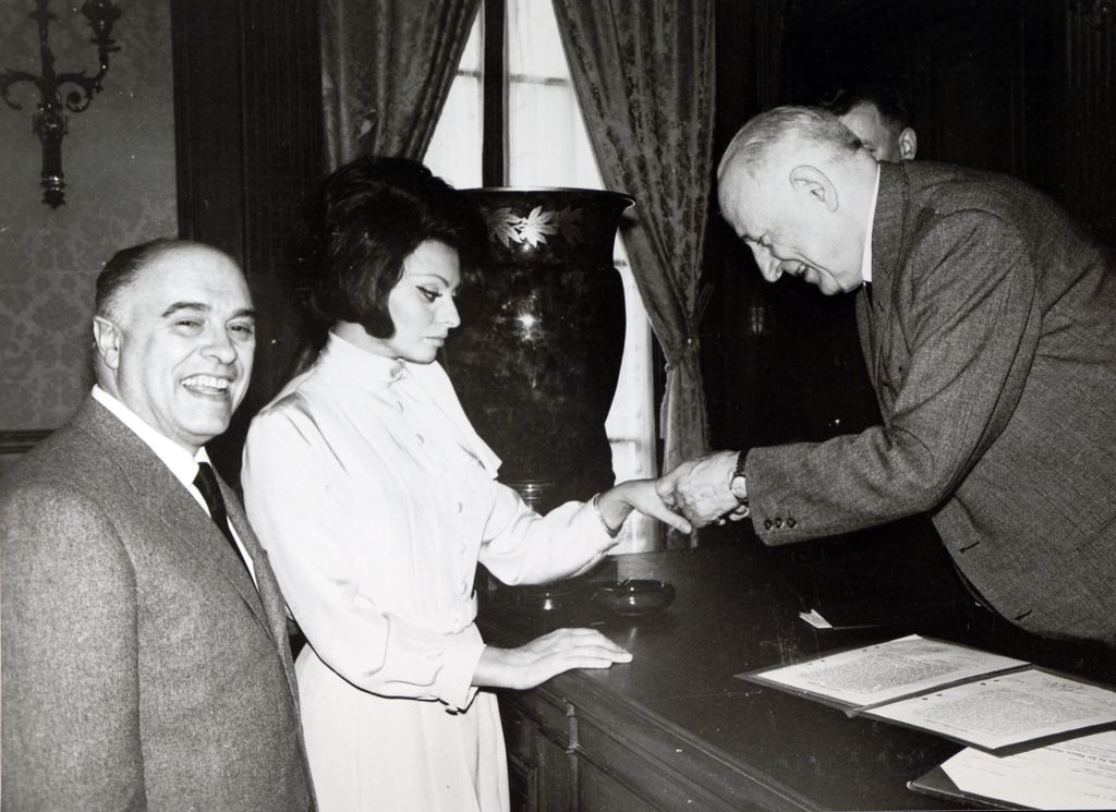 Conoce a la familia de Sofía Loren al cumplir 90 años, incluida su ...