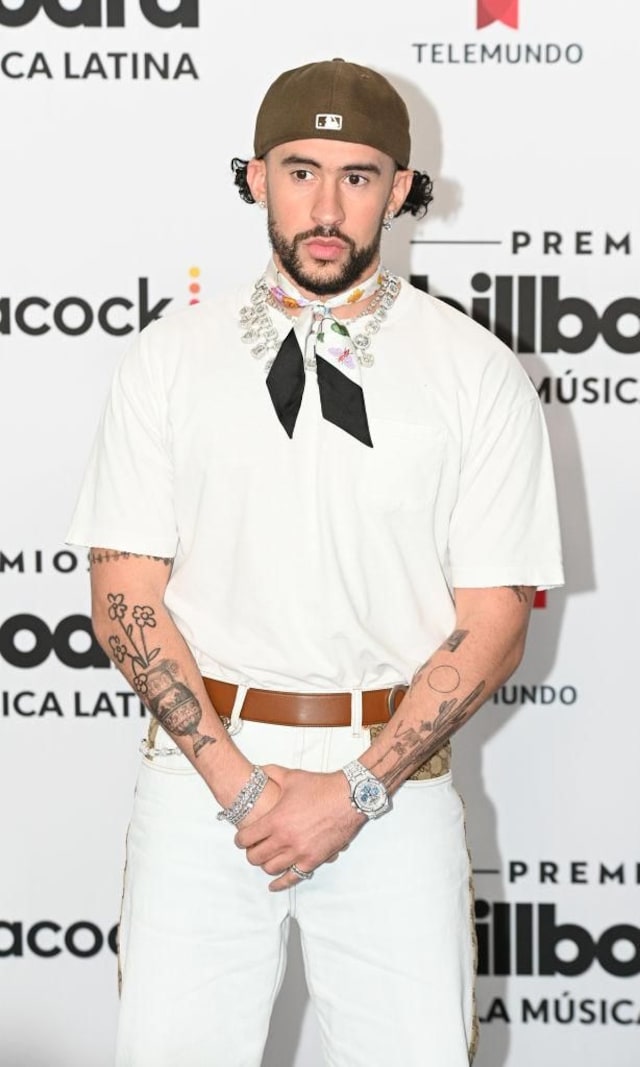 Estos son los mejores looks de alfombra roja de Bad Bunny | ¡HOLA!