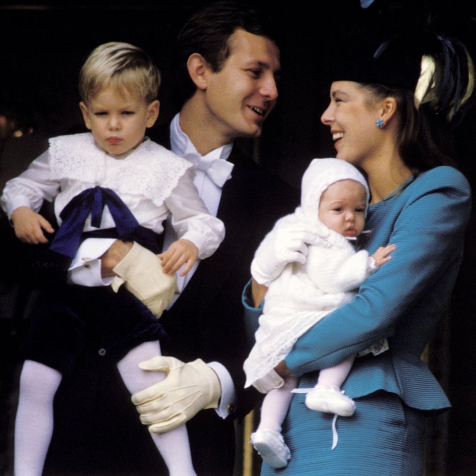 El innovador vestido 'wrap' de Carolina de Mónaco en su íntima boda con ...