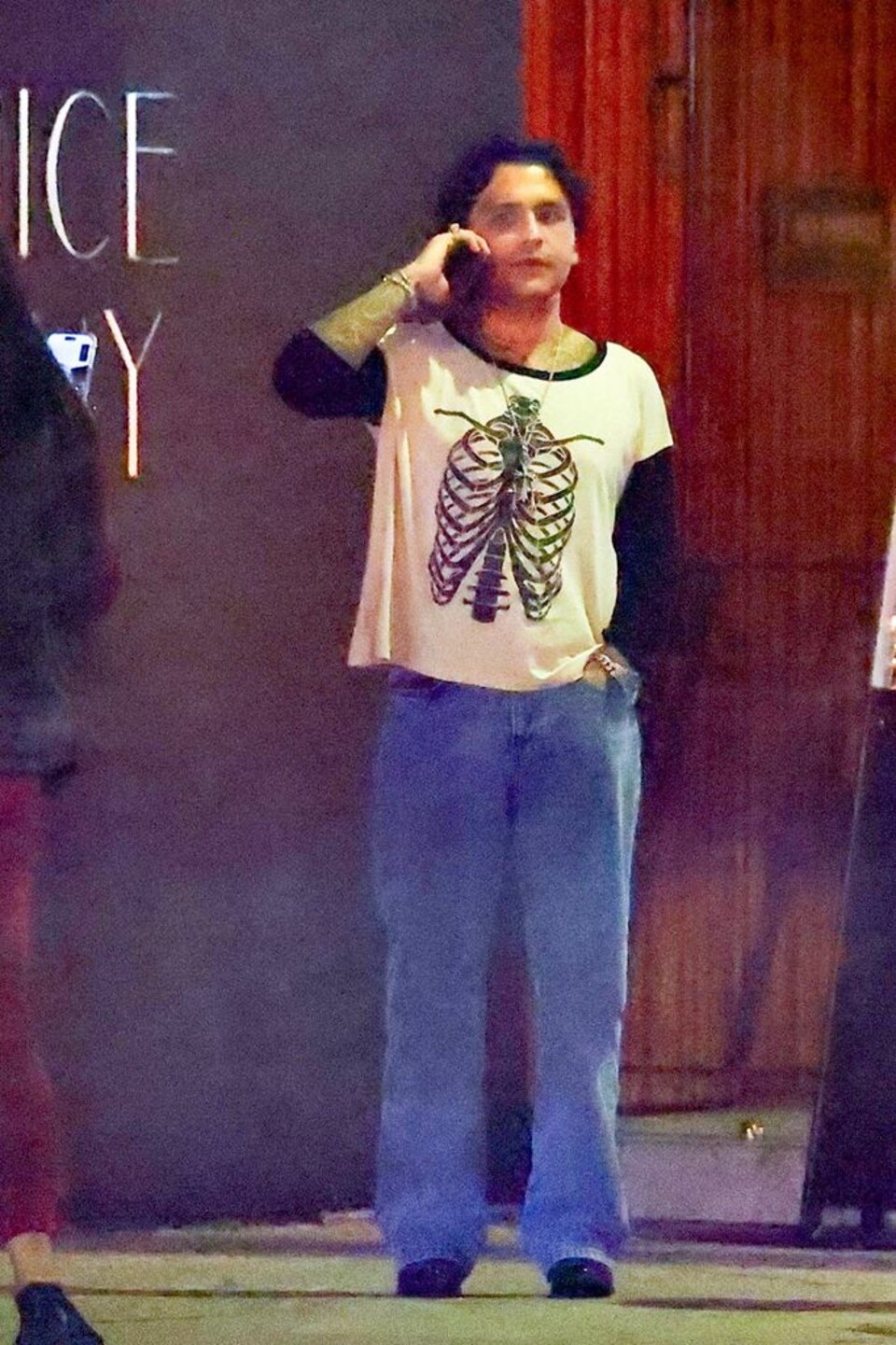 Christian Nodal viaja a Los Ángeles a ver a Ángela Aguilar tras la visita de su hija Inti | ¡HOLA!