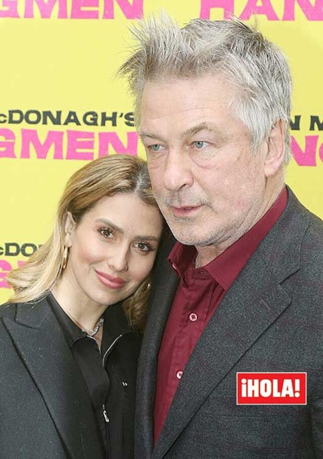 Alec e Hilaria Baldwin comparten su primer posado familiar siendo siete