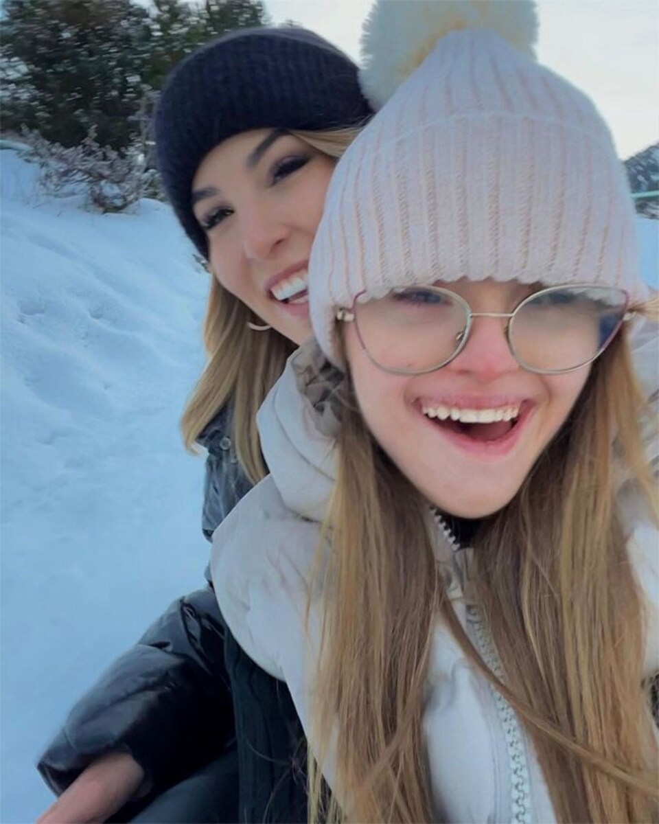 Sara Cisneros, que da visibilidad al síndrome de Down junto a su ...