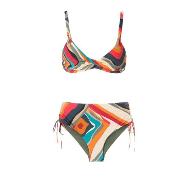 Descubre cuáles son los bikinis estampados que hacen más pecho