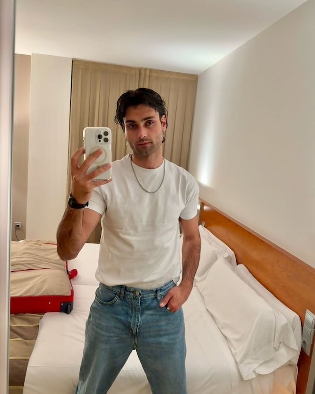 La doble vida de Marco Pernas: galán de 'Valle Salvaje' y mago en la vida real