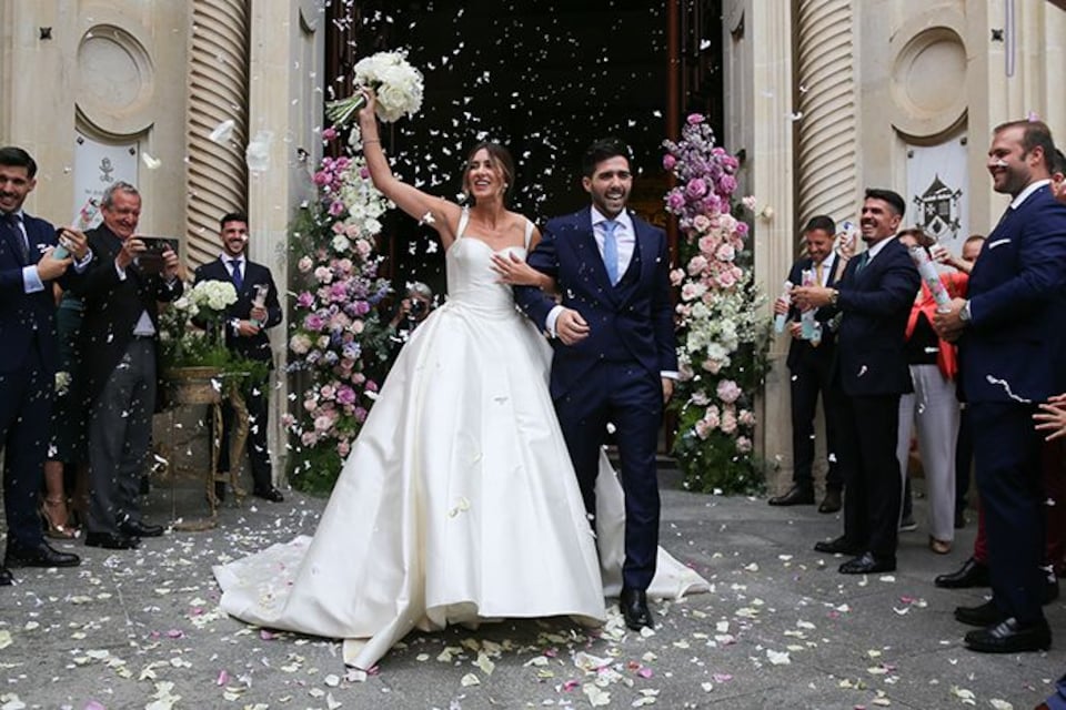 Las imágenes de la boda de la escritora Mercedes Ron ('Culpa mía') en ...