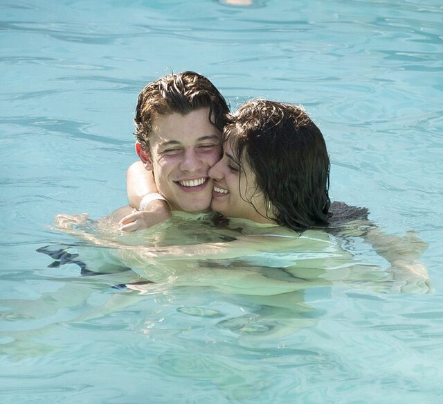 Camila Cabello y Shawn Mendes se comen a besos