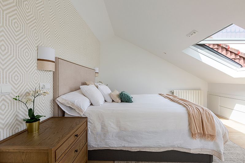 ¡Reconversión! Una buhardilla trasformada en dormitorio en suite