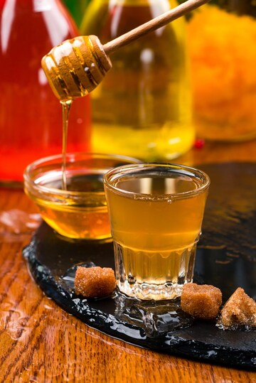 Cómo hacer hidromiel casera y viajar en el tiempo