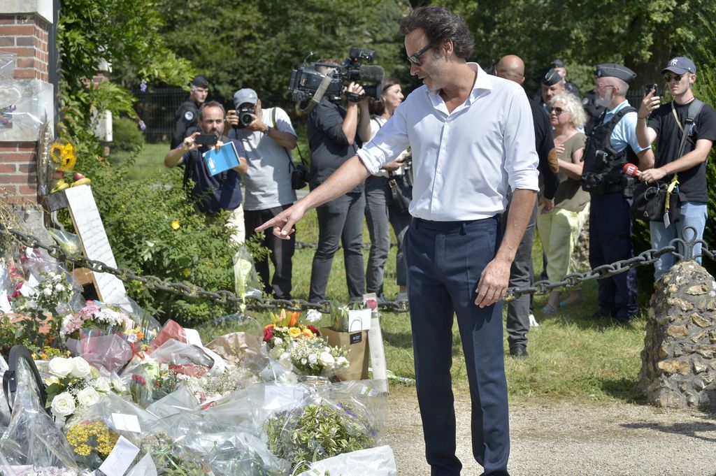 Así ha sido el emotivo funeral de Alain Delon con su familia y ...