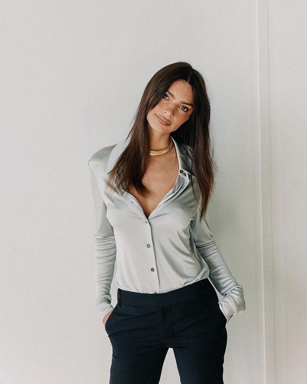 El sencillo look 'working girl' de Emily Ratajkowski que para nada ...