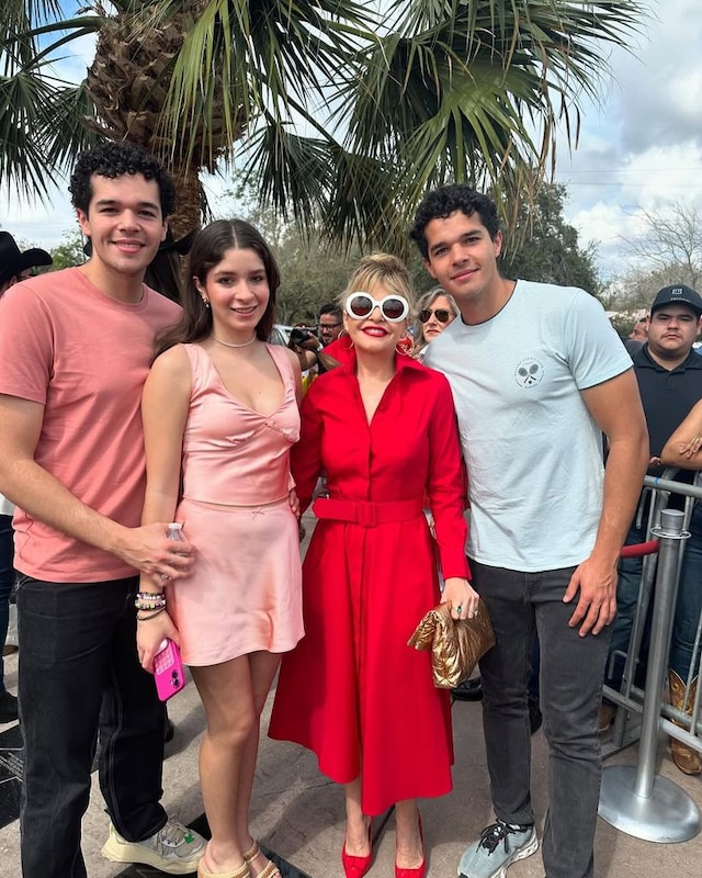 Itatí Cantoral y sus hijos celebran en Texas un gran logro familiar | ¡HOLA!