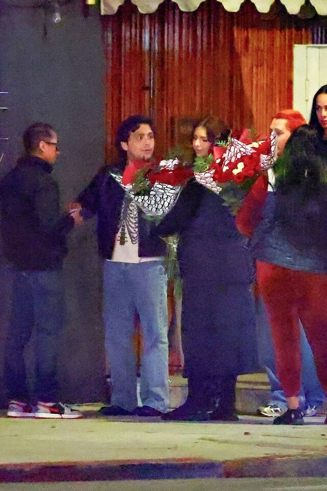 Christian Nodal viaja a Los Ángeles a ver a Ángela Aguilar tras la visita de su hija Inti | ¡HOLA!