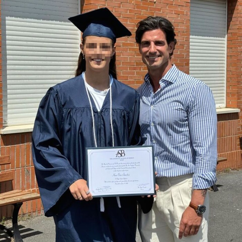 Laura Sánchez y Aitor Ocio celebran juntos la graduación de su hija ...