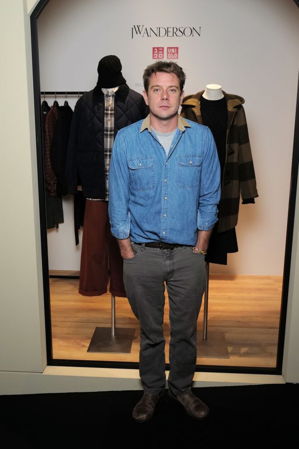 Jonathan Anderson deja Loewe tras casi 12 años como director creativo