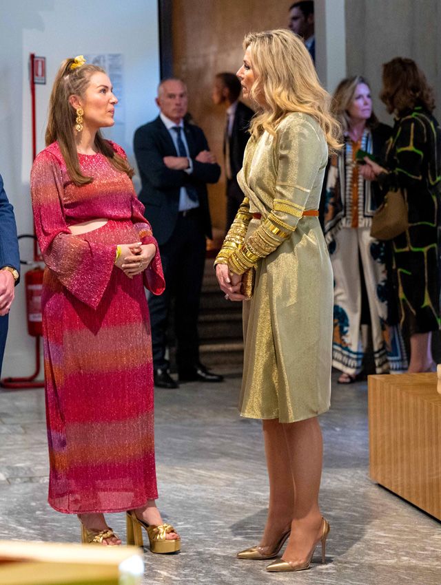 El impactante vestido de 34 brazaletes de Máxima de Países Bajos