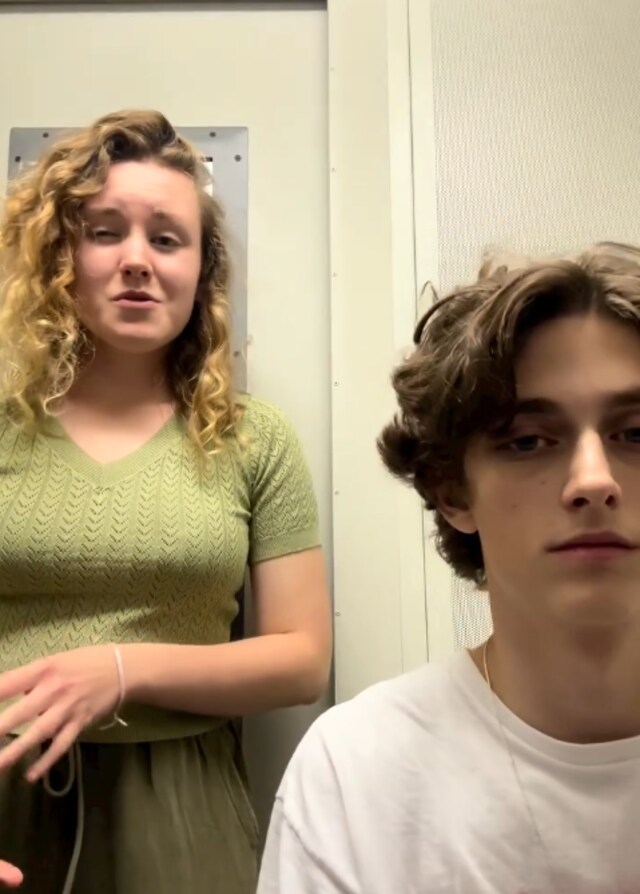 Suri Cruise celebra su graduación sin sus padres y con un misterioso ...