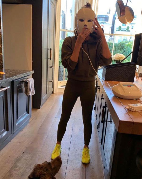 Victoria Beckham, fan de las máscaras LED para la piel