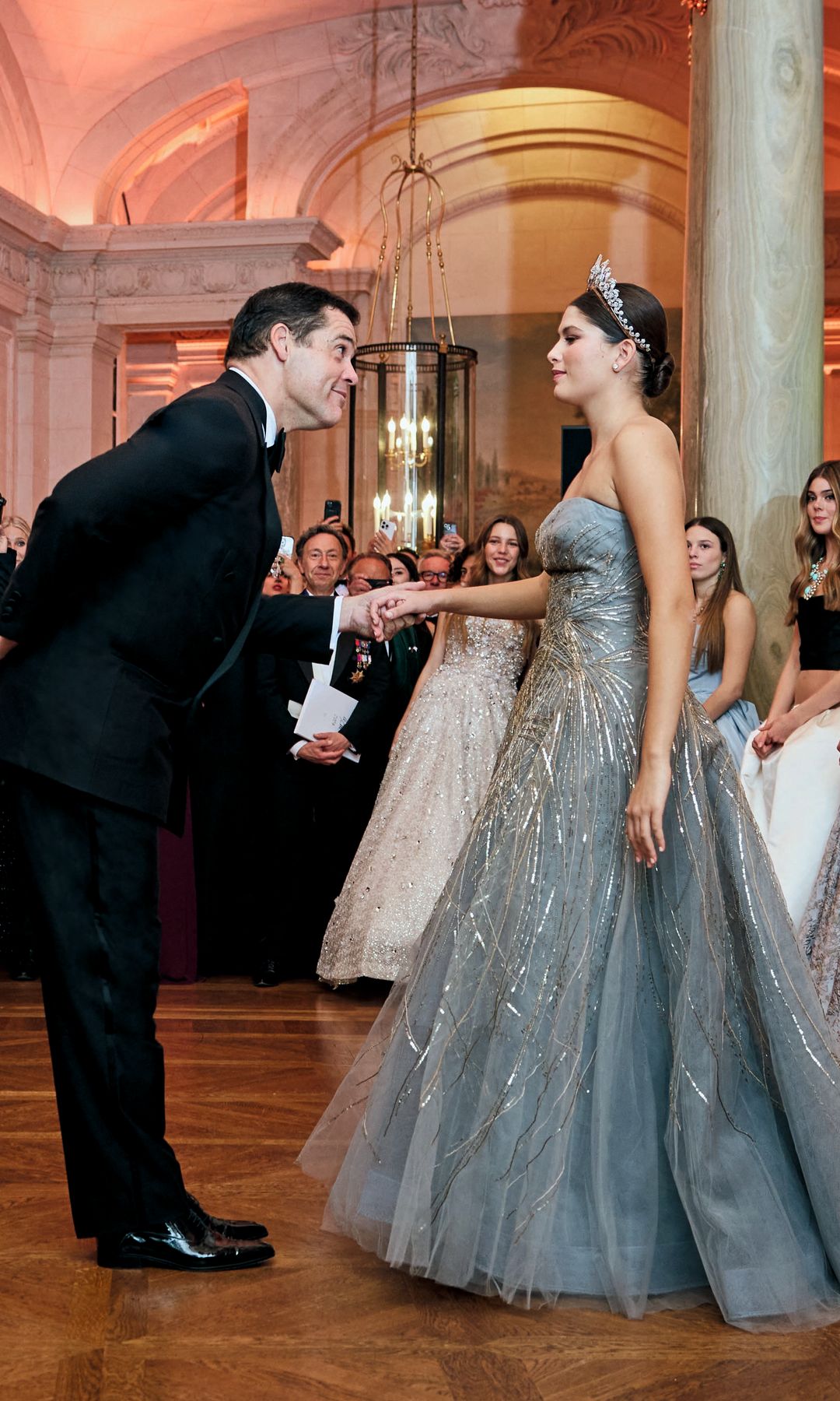 Eugenia, hija de Luis Alfonso de Borbón y Margarita Vargas, 'reina' en ...