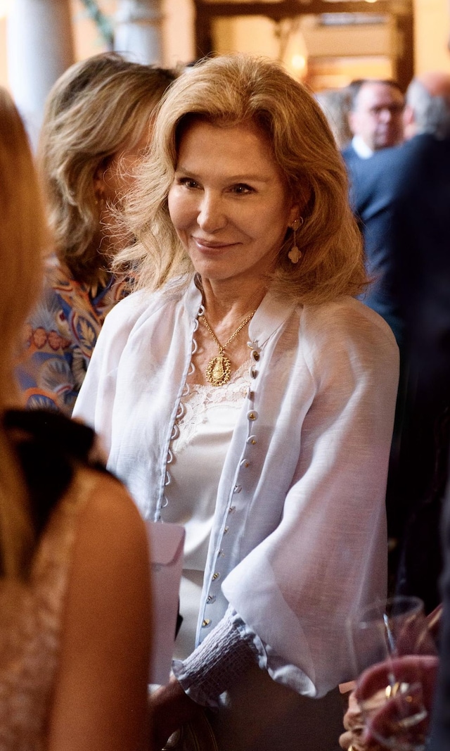 Doña Sofía, Alicia y Esther Koplowitz: cariñoso reencuentro en Granada