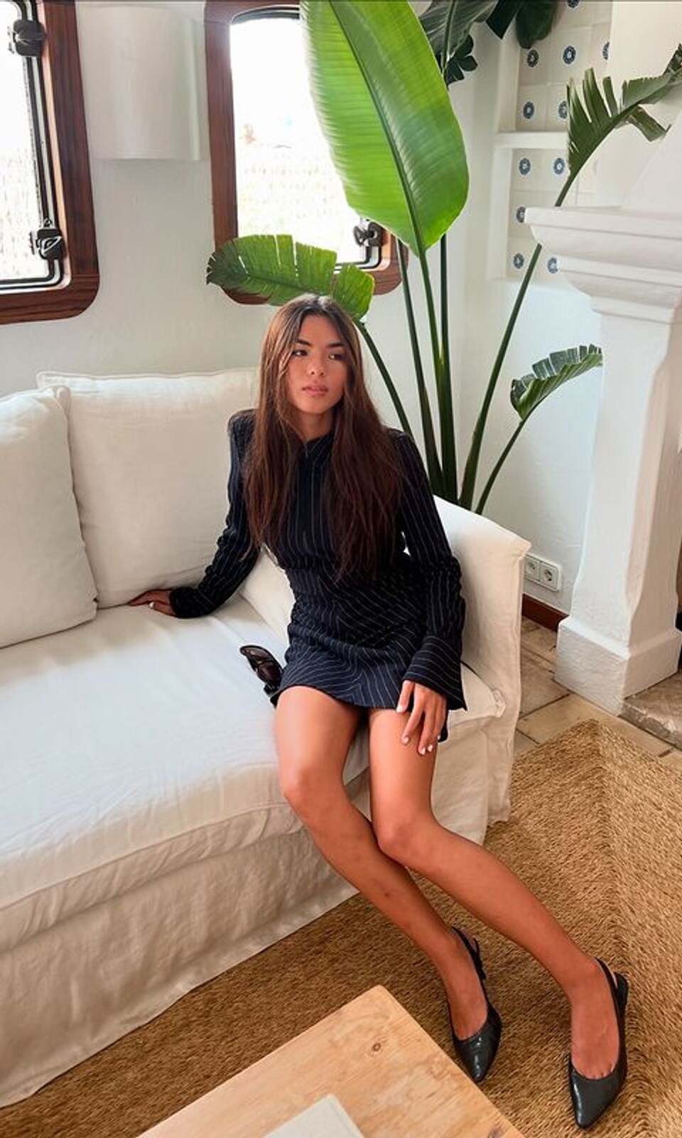 Qué es el estilo 'demure', la estética viral que muchas chicas visten ...