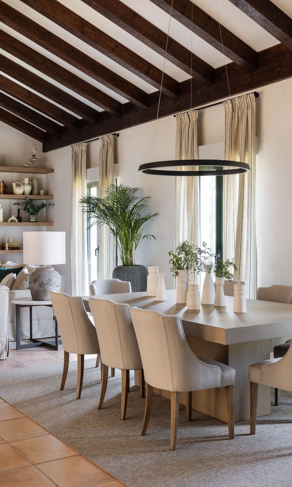 10 comedores de estilo modernos que serán tendencia en 2025
