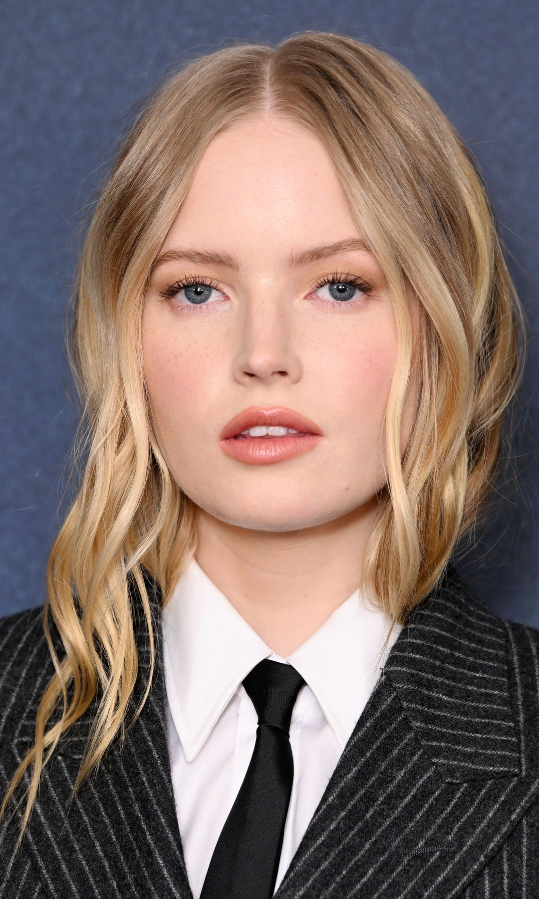 La conexión entre Kate Moss y Ellie Bamber, la actriz que interpreta a ...