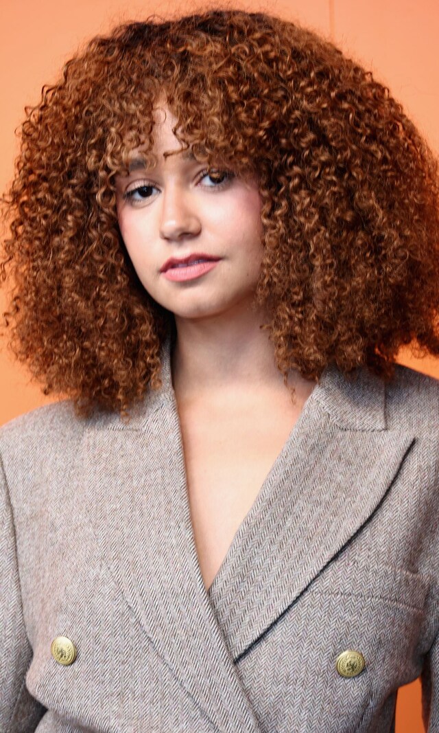 Todo lo que debes saber del flequillo rizado de máxima tendencia