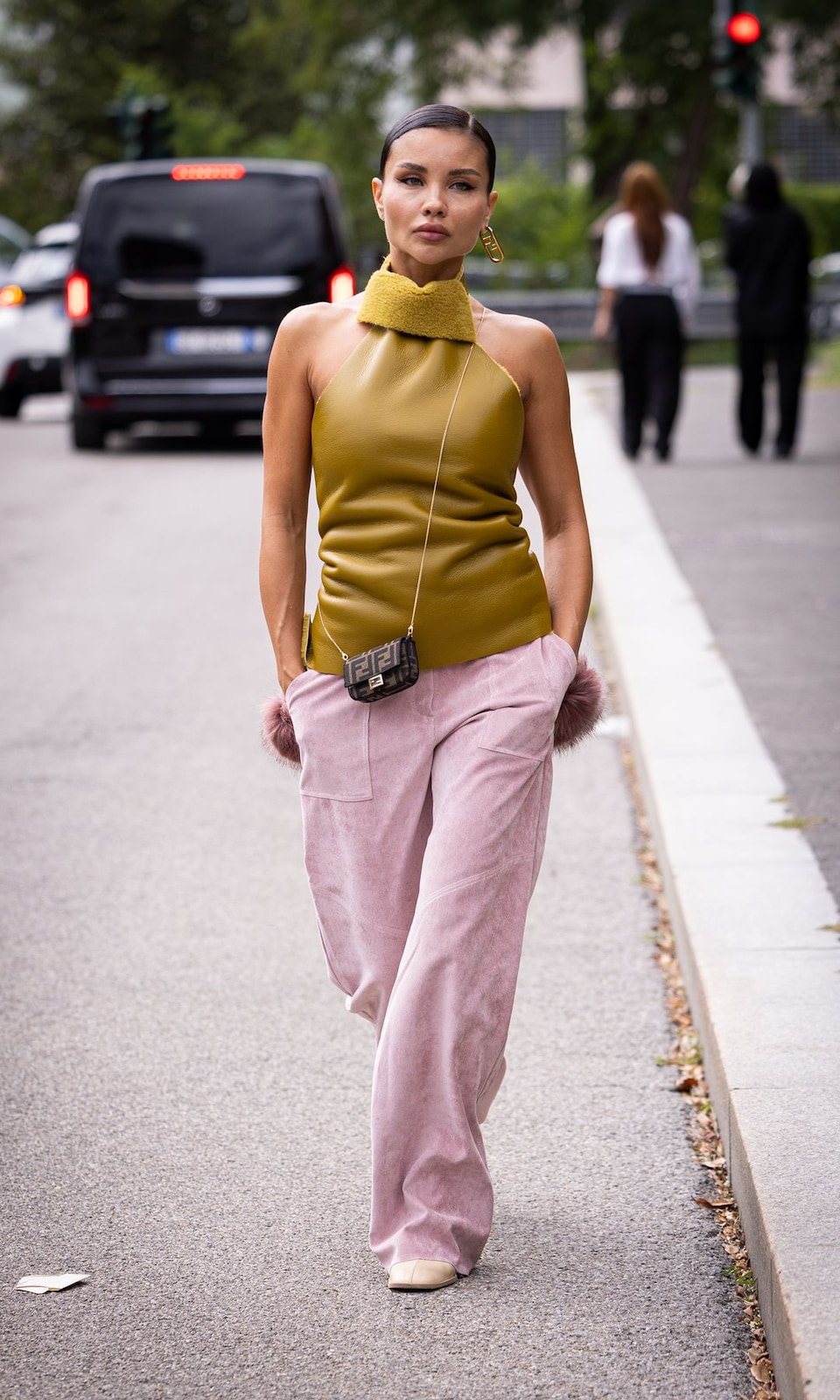 Verde oliva: 9 trucos para combinar bien el color estrella del otoño