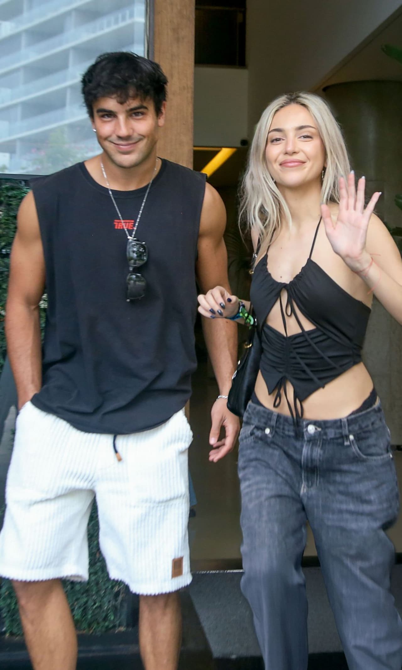 Ana Mena y Óscar Casas: las románticas fotos de la pareja del momento