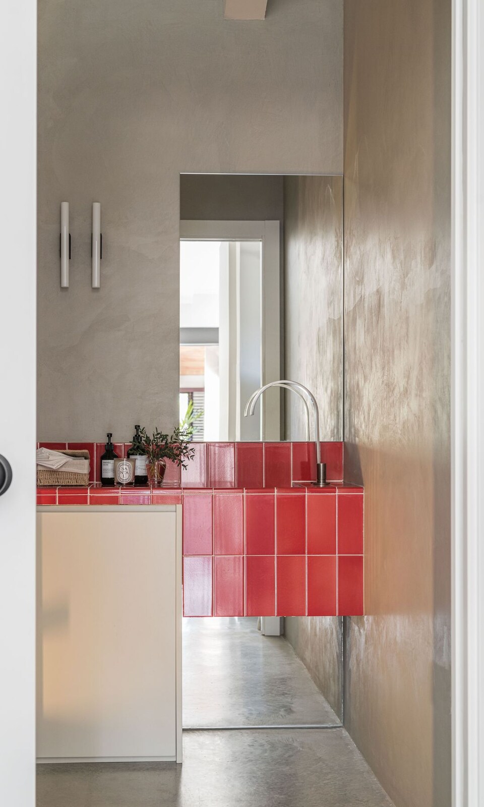 Baños pequeños, grandes ideas: 10 trucos que funcionan para ganar ...