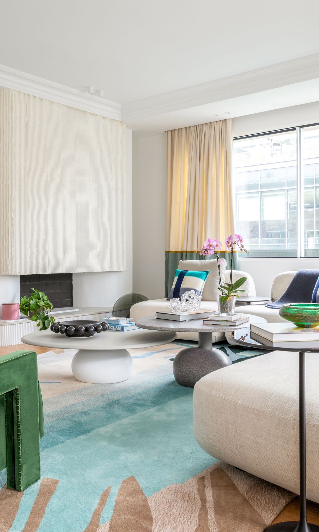 Cómo transformar tu salón esta primavera: luz, frescura y conexión natural